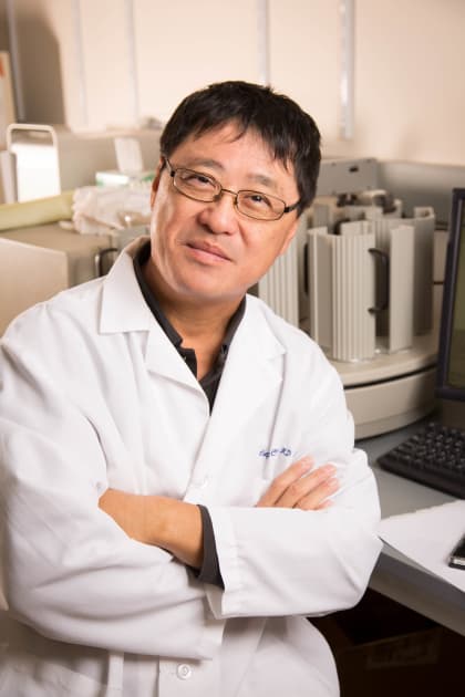 Lieping Chen, PhD, wins prestigious 2017 Warren Alpert Prize